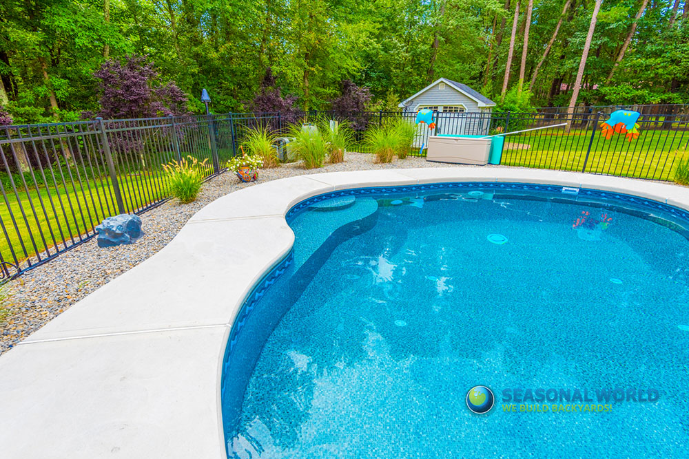 STEPS, LOVESEATS, BENCHES & SWIMOUTS – Seasonal World