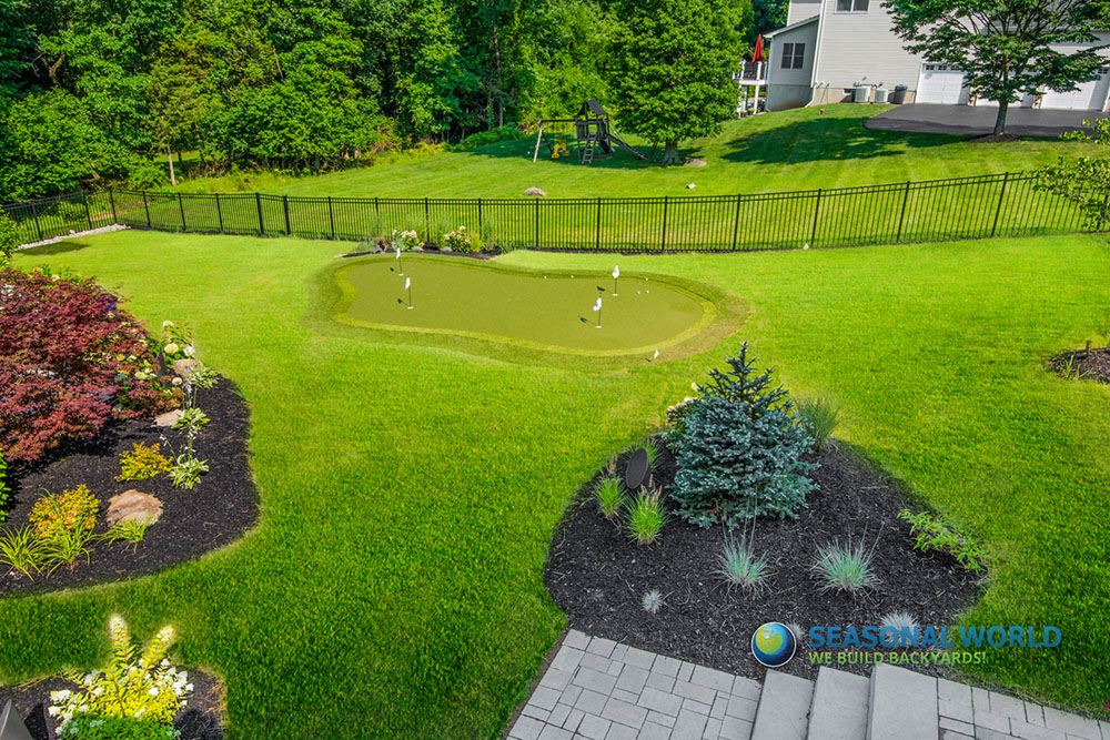 UNIQUE FEATURES – Seasonal World