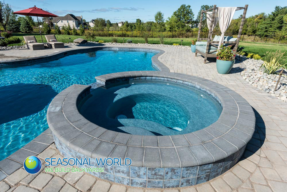 Spas Gunite – Seasonal World