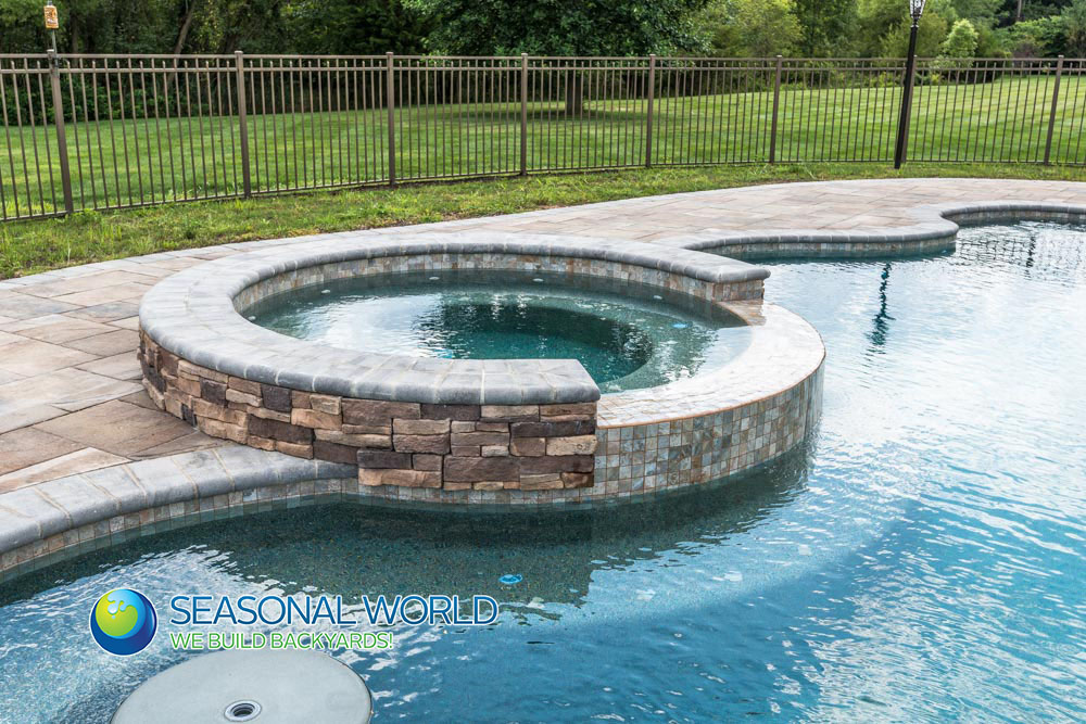 Spas Gunite – Seasonal World