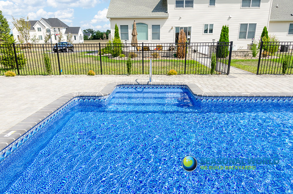 STEPS, LOVESEATS, BENCHES & SWIMOUTS – Seasonal World