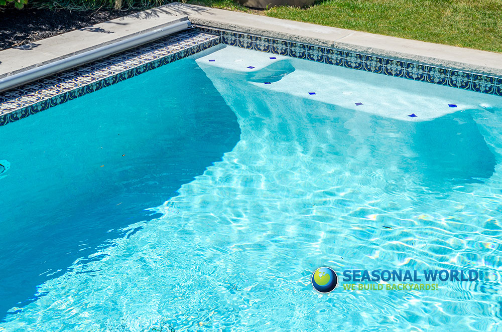 STEPS, LOVESEATS, BENCHES & SWIMOUTS – Seasonal World