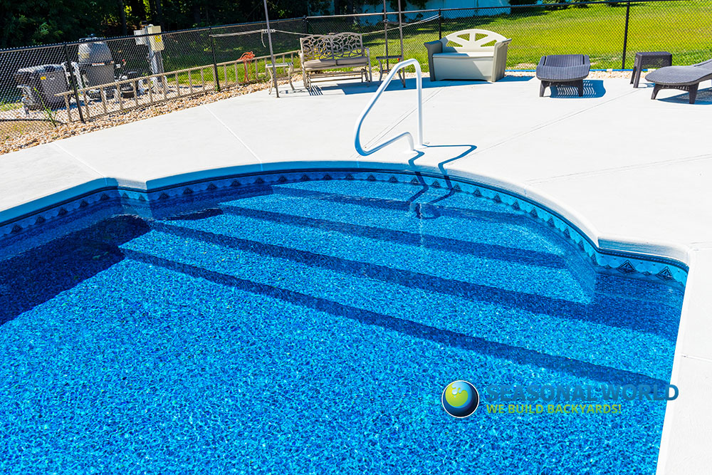 STEPS, LOVESEATS, BENCHES & SWIMOUTS – Seasonal World