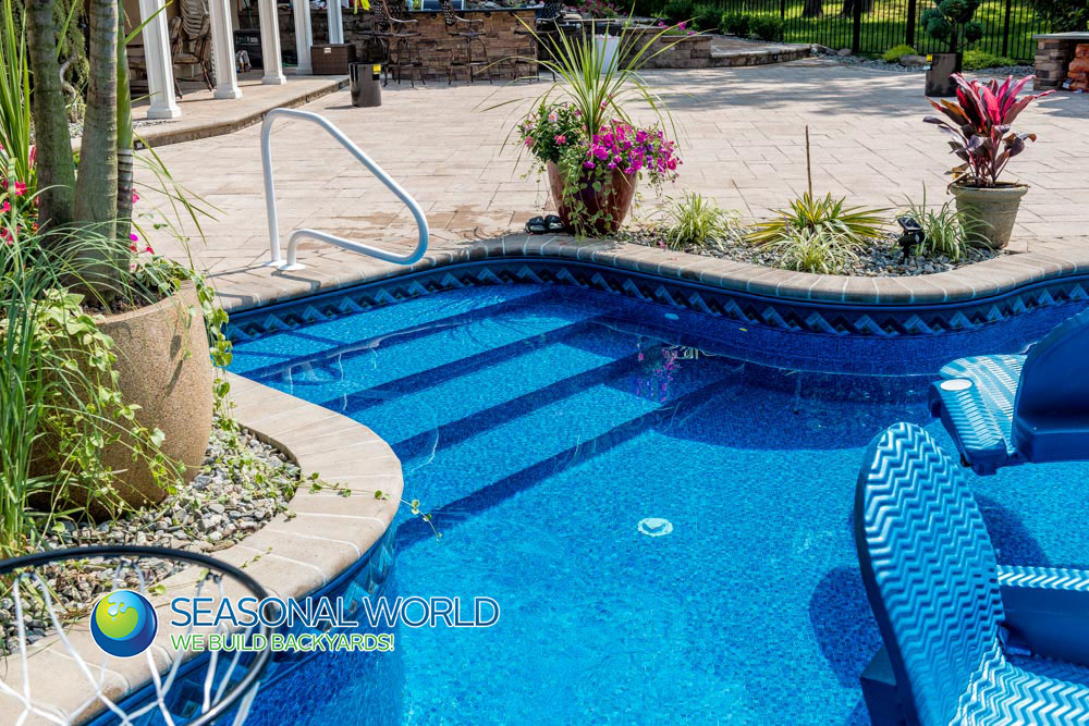 STEPS, LOVESEATS, BENCHES & SWIMOUTS – Seasonal World