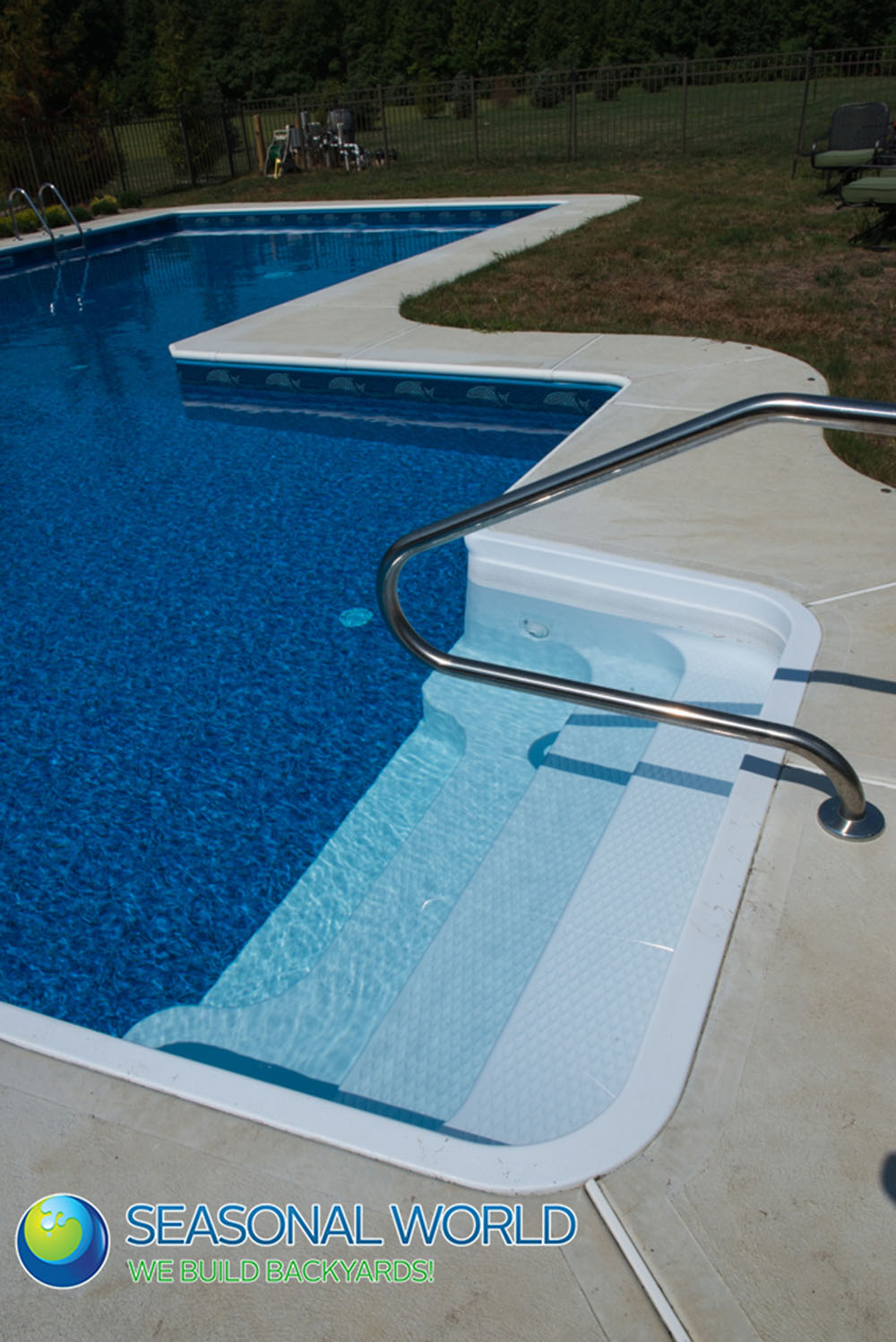 STEPS, LOVESEATS, BENCHES & SWIMOUTS – Seasonal World